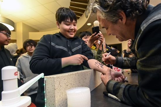 Mark Ruffalo Signs Autograph Young Fan Editorial Stock Photo - Stock ...