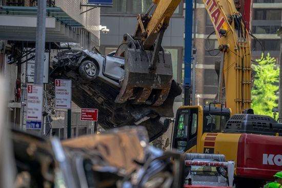 Car Lowered Contruction Equipment Cleanup Efforts Editorial Stock Photo ...