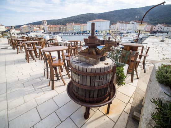 Harbour Promenade Restaurant Tables Cres Town Editorial Stock Photo ...