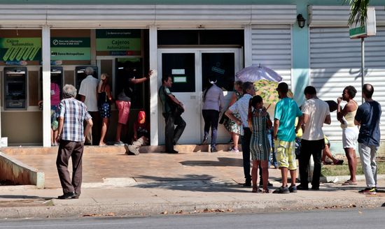 People Wait Line Outside Bank Branch Editorial Stock Photo - Stock ...