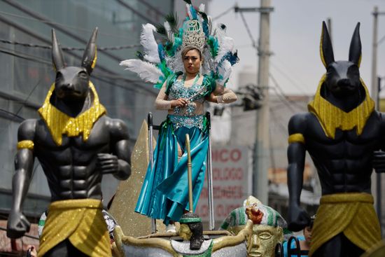 Queen Aboard Float During San Lorenzo Editorial Stock Photo - Stock ...
