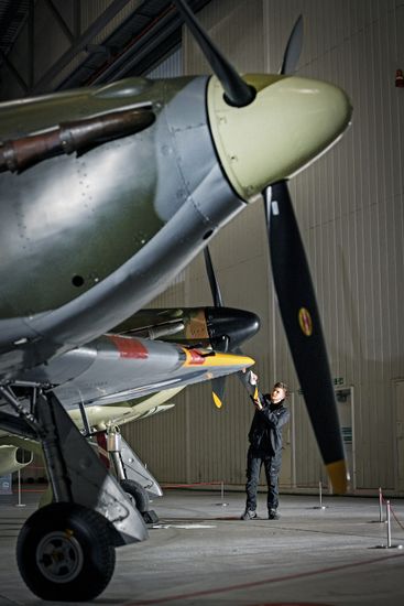 Aircraft Engineer Conner Petty Cleans On Editorial Stock Photo - Stock ...