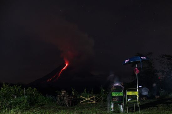 Local Villagers Take Photos Mount Merapi Editorial Stock Photo - Stock ...