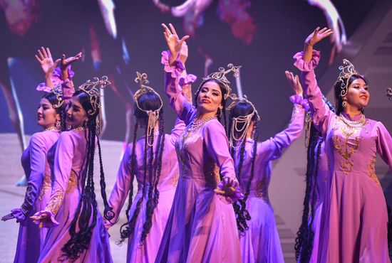 Actors National Uzbek Dresses Perform During Editorial Stock Photo ...