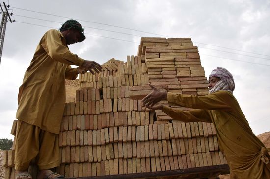 Pakistani Laborers Work Brick Kiln On Editorial Stock Photo - Stock ...