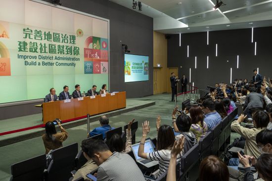 Reporters Raising Their Hand Ask Questions Editorial Stock Photo ...