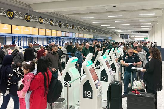 Passengers Queue Check Manchester Airports Terminal Editorial Stock ...