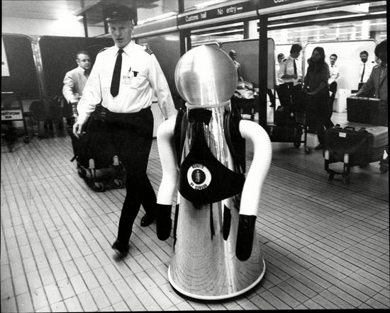Robots Quasar Domestic Robot Customs Heatrow Editorial Stock Photo ...