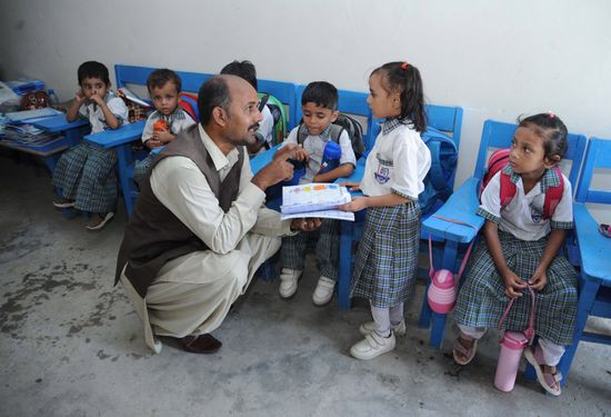 Pakistani School Teacher Instructs Children School Editorial Stock ...