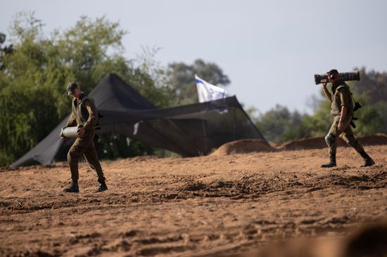 Israeli Soldiers Carry Shells On Forward Editorial Stock Photo - Stock ...