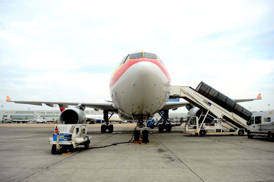 Aircraft On Runway Tarmac Airport Boarding Editorial Stock Photo ...