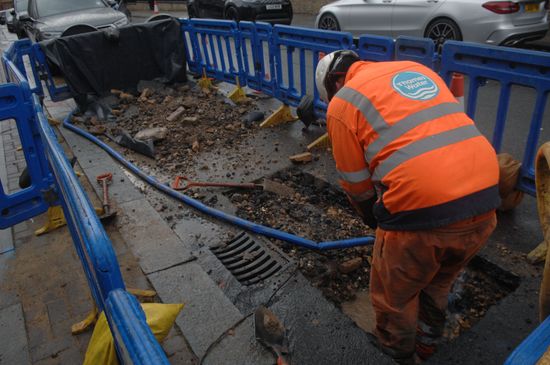 Thames Water Worker Repairs Pipe Leak Editorial Stock Photo - Stock ...