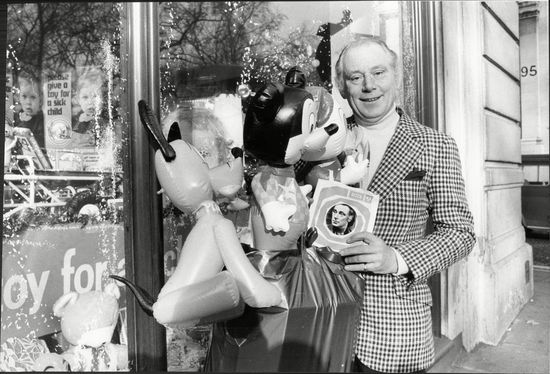 Actor Patrick Cargill Gifts Evening Newss Editorial Stock Photo - Stock ...