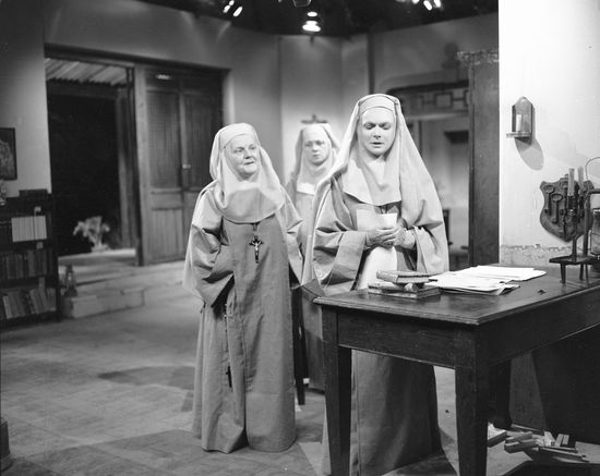 Aithna Glover Elizabeth Begley Anna Neagle Editorial Stock Photo ...