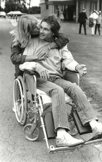 Barry Sheene His Wife Stephanie Leaving - Foto de stock de contenido ...