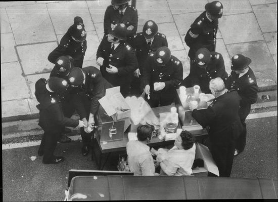 Spaghetti House Siege Knightsbridge London 1975 Editorial Stock Photo ...