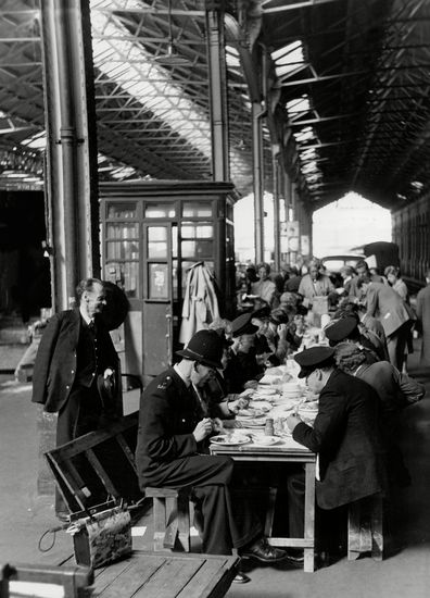 Film Production Britain 1958 Cast Extras Editorial Stock Photo - Stock ...
