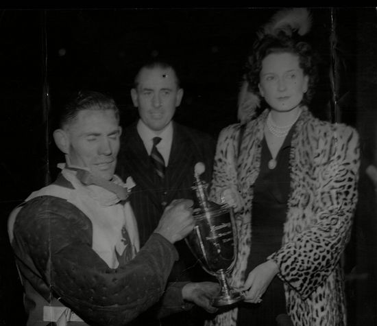 Lady Rothermere Presenting Silver Trophy Tomy Editorial Stock Photo ...