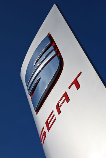 Seat Motor Company Logo Outside Dealership Editorial Stock Photo ...