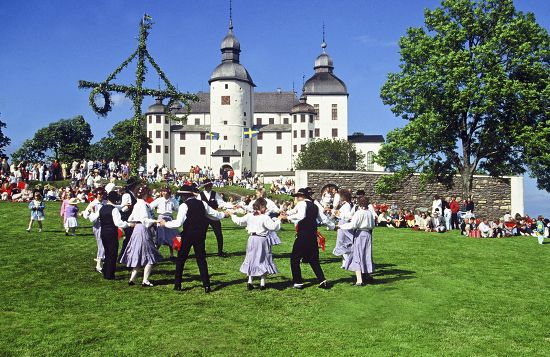 Swedish Costume Group Dance Midsummer Festival Editorial Stock Photo ...