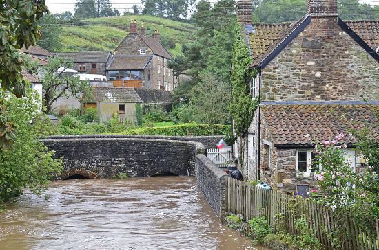 Overflowing River Pensford Bridge Somerset Editorial Stock Photo ...