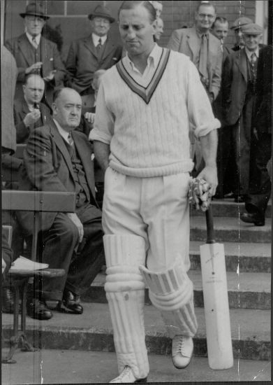 England Cricketer Sir Len Hutton Nottingham Editorial Stock Photo ...