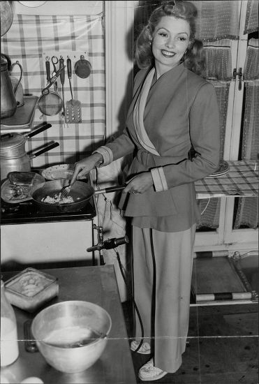 Actress Yolande Donlan Yolande Donlan Born Editorial Stock Photo ...
