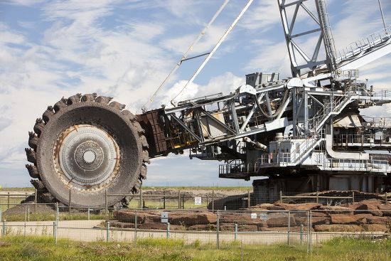 Massive Bucket Wheel By Syncrude Upgrader Editorial Stock Photo - Stock ...