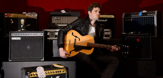 George Harrisons Iconic Leather Jacket Worn - Foto de stock de ...