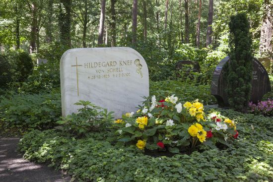 Grave Hildegard Knef Waldfriedhof Zehlendorf Cemetery Editorial Stock ...
