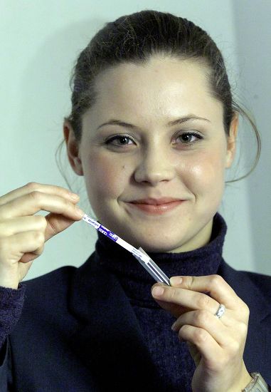 Olivia Darnley Checks Out Quickvue Influenza Editorial Stock Photo ...