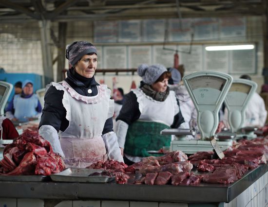 Woman Selling Freshly Butchered Meat Market Editorial Stock Photo ...