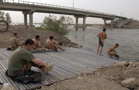 Iraq War Bath Timesoldiers 3 Para Editorial Stock Photo - Stock Image ...