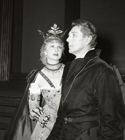 Hamlet Stratford Michael Redgrave Hamlet Googie Editorial Stock Photo ...