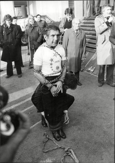 Escapology Act Showing Escapologist Alan Alan Editorial Stock Photo ...