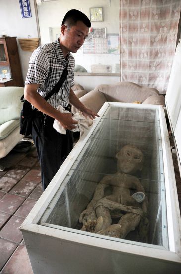 Alien Body Mr Lis Freezer Editorial Stock Photo - Stock Image ...