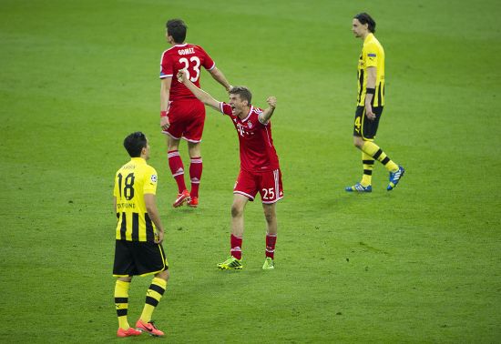 Thomas Mueller Bayern Munich Celebrates Fulltime Editorial Stock Photo ...