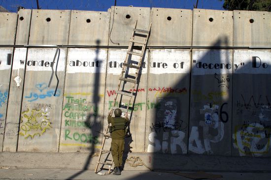 Israeli Soldier Takes Away Wooden Ladder Editorial Stock Photo - Stock ...