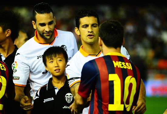 Mascot Looks Longingly Lionel Messi Barcelona Editorial Stock Photo ...