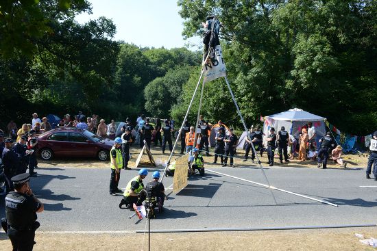Police Protest Removal Team Taking Down Editorial Stock Photo - Stock ...