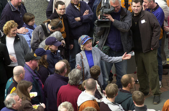 Joy Beverley Beverley Sisters Entertaining Crowd Editorial Stock Photo ...