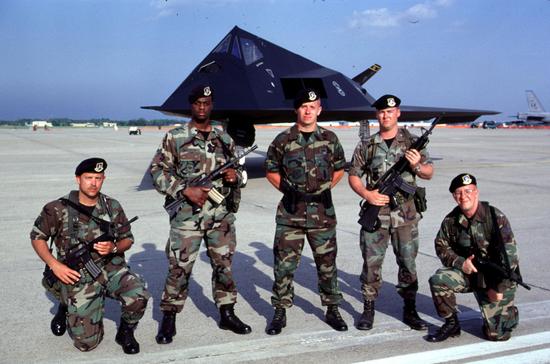 F117 Stealth Bomber Aircraft Soldiers Editorial Stock Photo - Stock ...