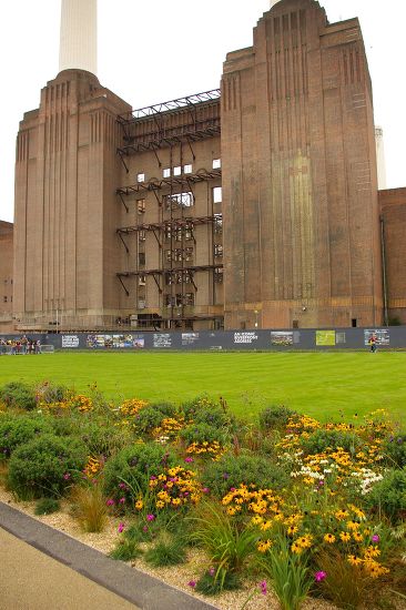 Lawn Flowers Battersea Power Station Editorial Stock Photo - Stock ...