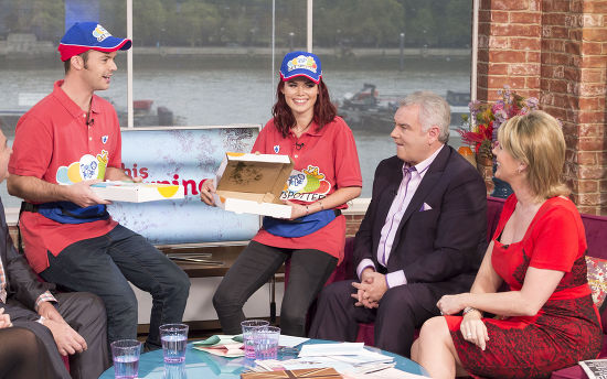 Blue Peter Presenters Barney Harwood Lindsey - Foto de stock de ...