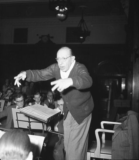 Igor Stravinsky Conducts Royal Philharmonic Orchestra - Foto de stock ...