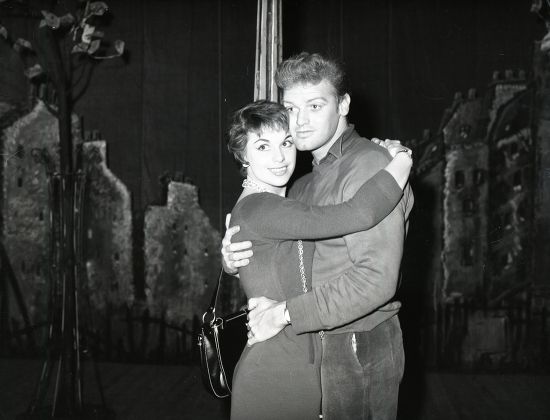 Actress Elizabeth Seal Actor Keith Michell - Foto de stock de contenido ...