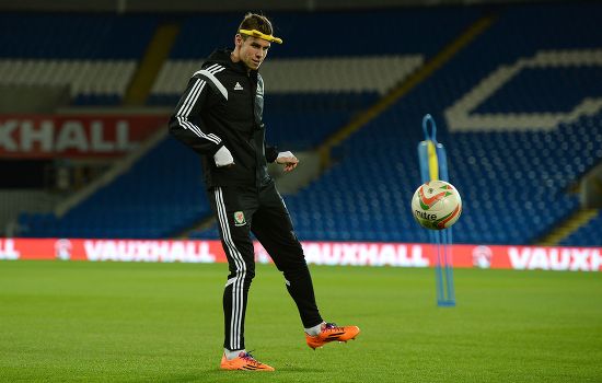Gareth Bale Trains Pudsey Bear Ears Editorial Stock Photo - Stock Image ...