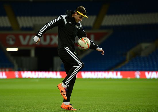 Gareth Bale Trains Pudsey Bear Ears Editorial Stock Photo - Stock Image ...