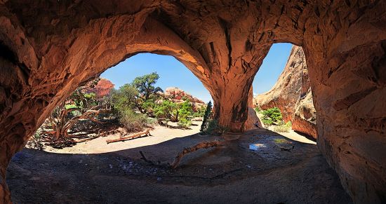 Red Stone Arches Navajo Arch Formed Editorial Stock Photo - Stock Image ...