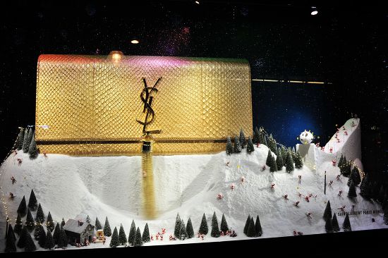 Selfridges Department Store Christmas Window Featuring Editorial Stock ...